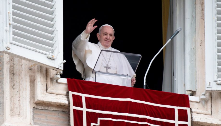 Pope returns to St. Peter's Square